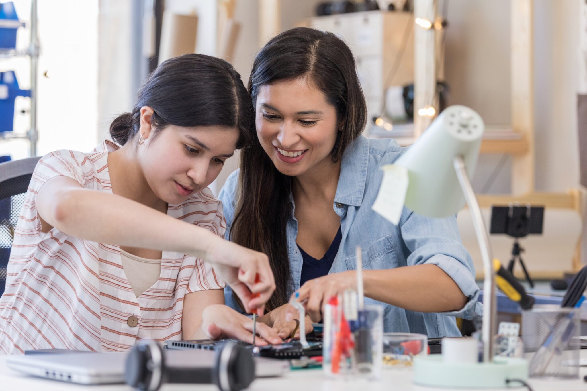 7 Reasons You Should Consider Swim Lessons for Teens - urswim.com